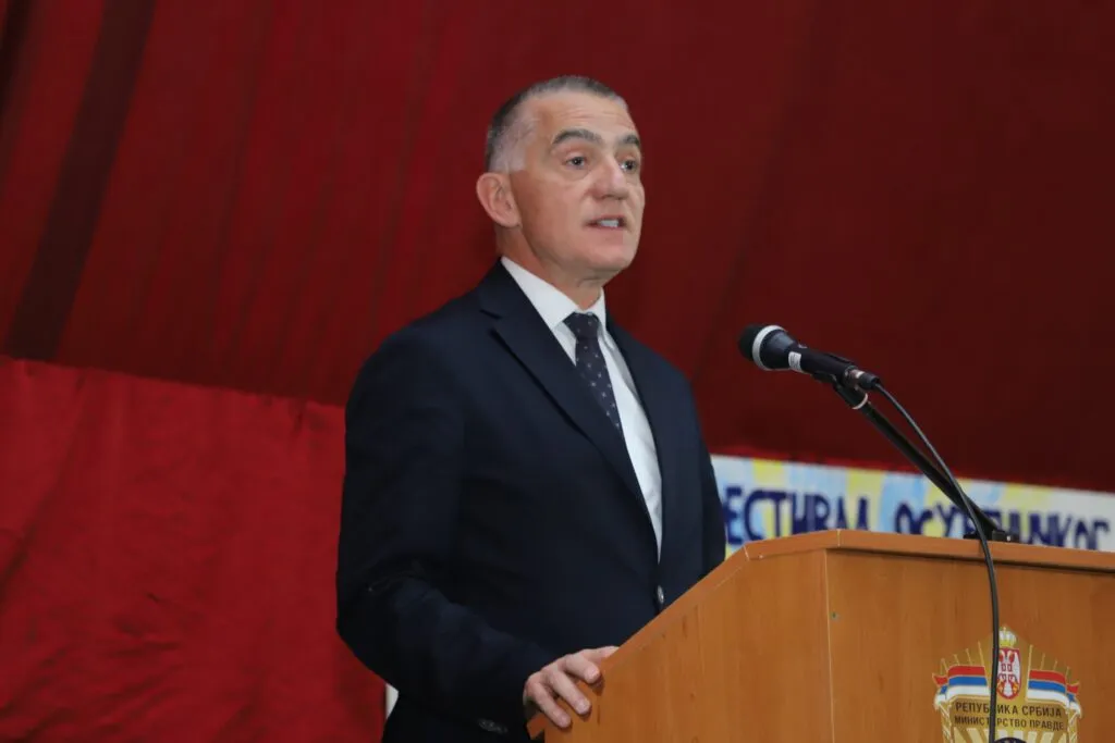 Srpski ministar pravde traži da Haški tribunal pusti Ratka Mladića na ...