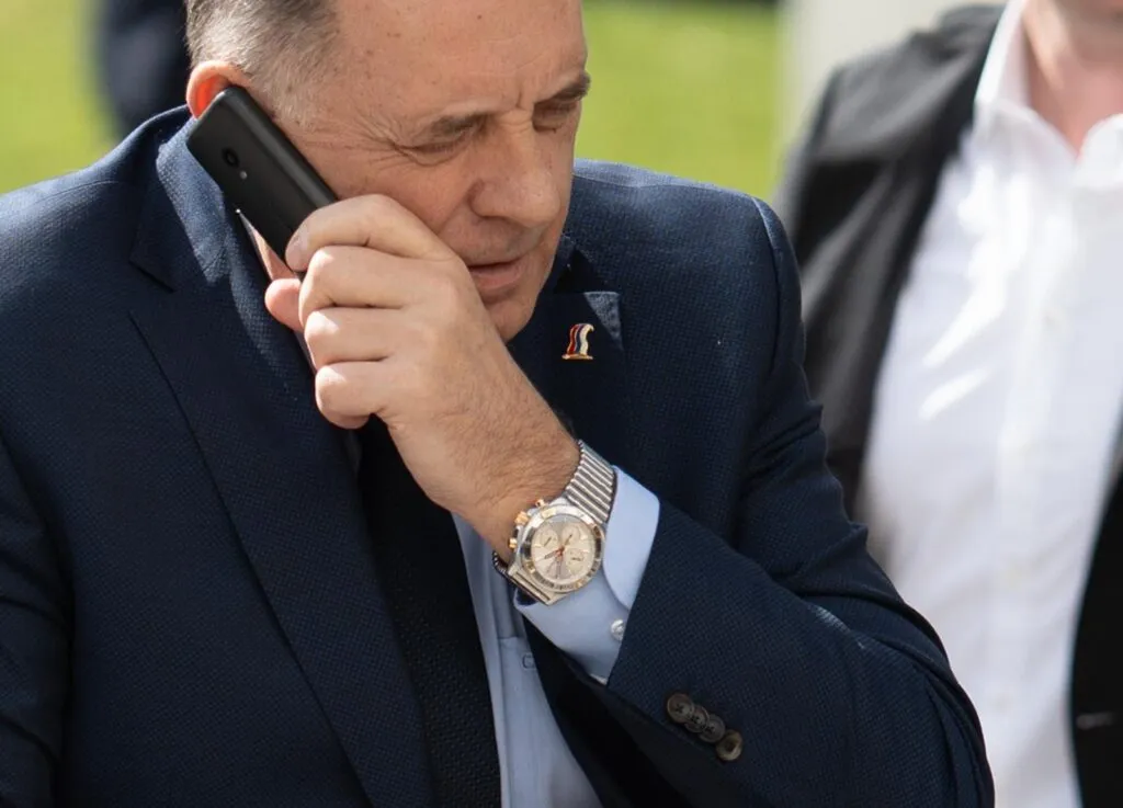 Dodik na ruci nosi sat od oko 10.000 evra FOTO - nova.rs