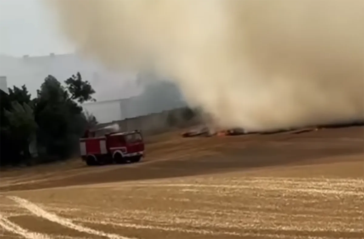 Veliki požar kod Kule: Gori strnjika, morali da intervenišu vatrogasci ...