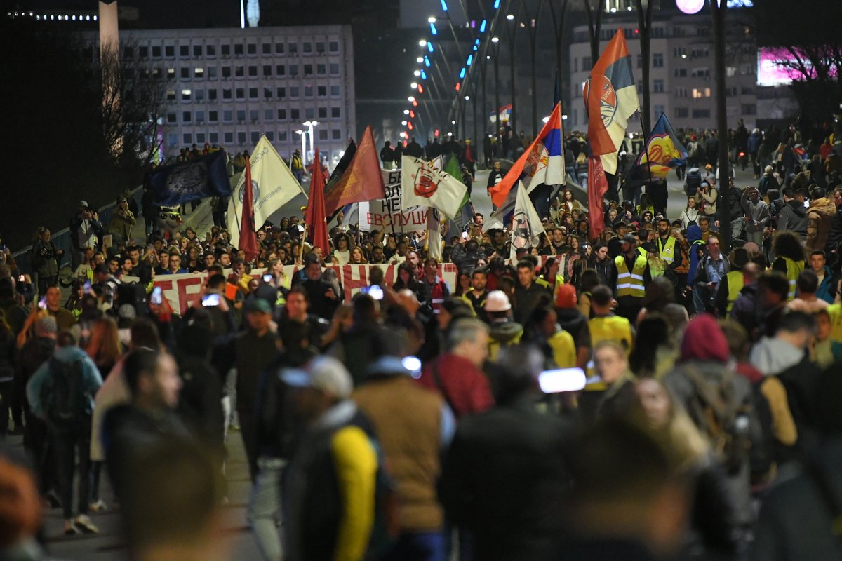 Evo koliko je juče bilo ljudi na protestu u Beogradu FOTO - nova.rs