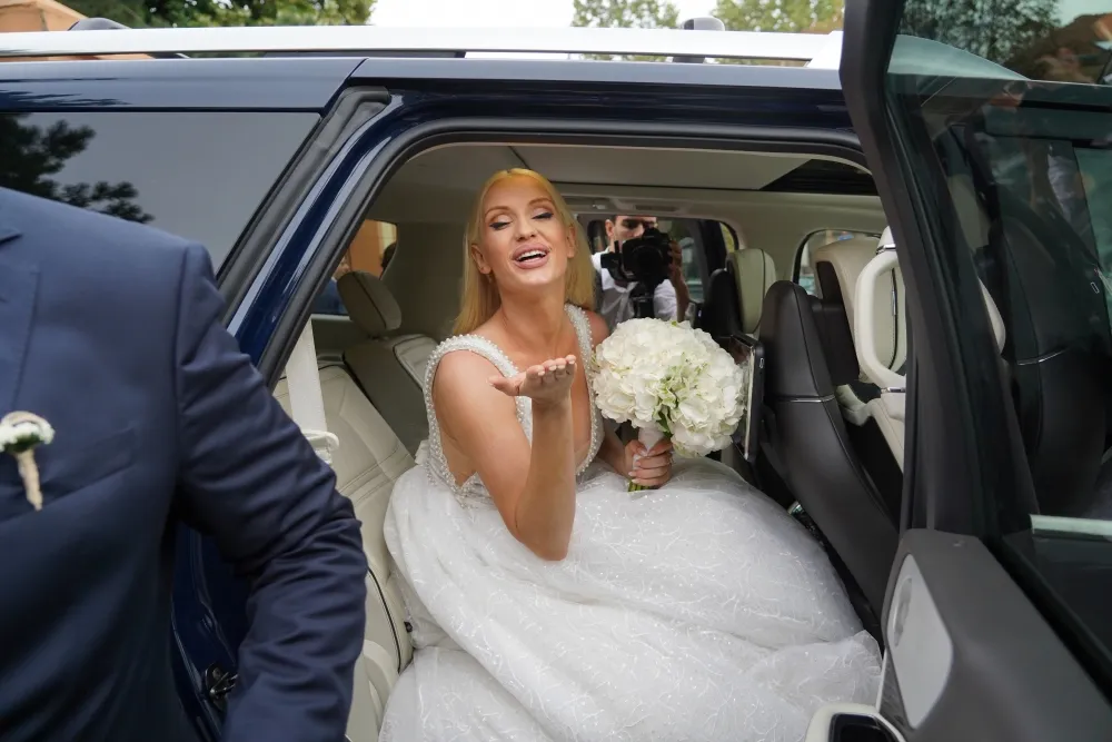 Udala se Anja Mit: Glumica blistala na glamuroznom venčanju FOTO