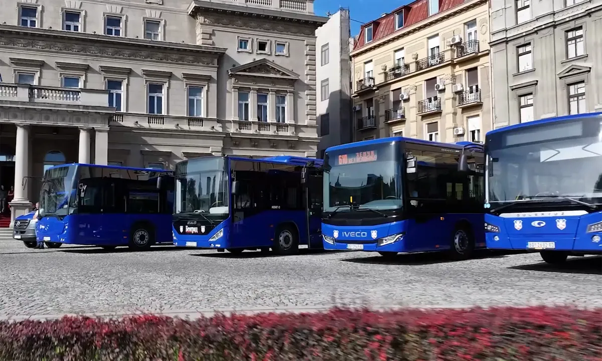 Beogradski autobusi nakon farbanja - nova.rs
