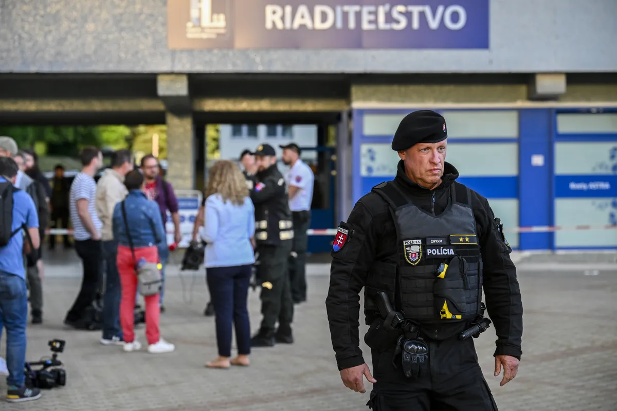 Književniku koji je pucao na Fica preti doživotna robija: Cintula ...