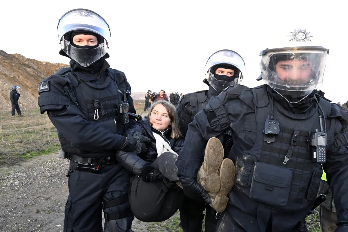 Greta Tunberg privedena tokom demonstracija u Hagu