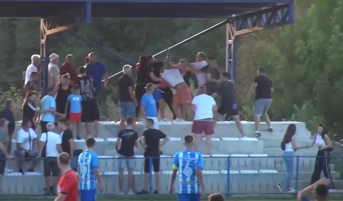 Scena brutalne tuče sa tribina obišla Srbiju, klub kažnjen sa mizernih ...