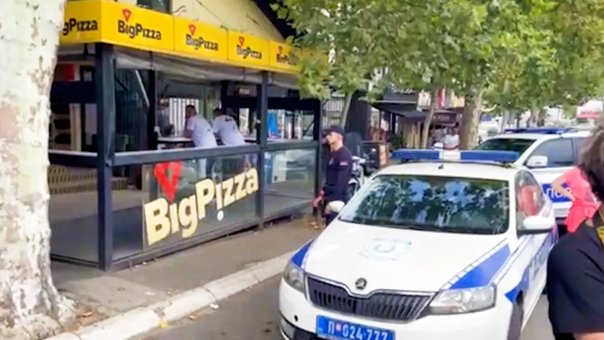 Sedeli zajedno sa stolom, posvađali se, pa napadač otišao i vratio se ...