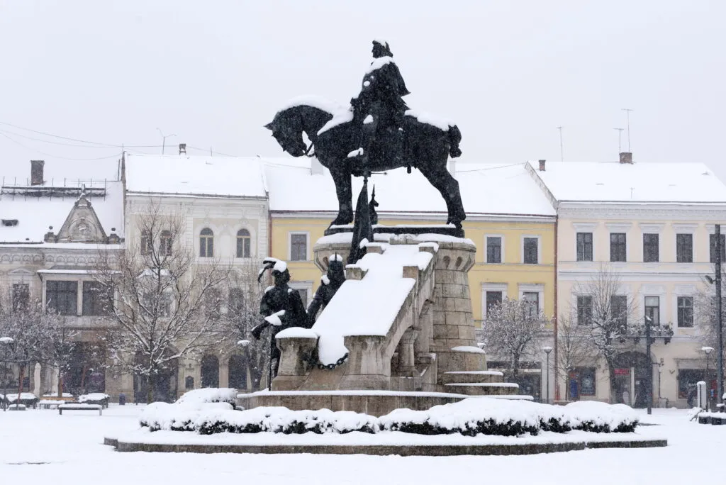 Snežna oluja pogodila Rumuniju, orkanski vetar nosi sve pred sobom ...