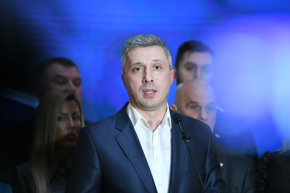 Obradović: Postoji potencijal da bunt naroda nakon protesta preraste u ...
