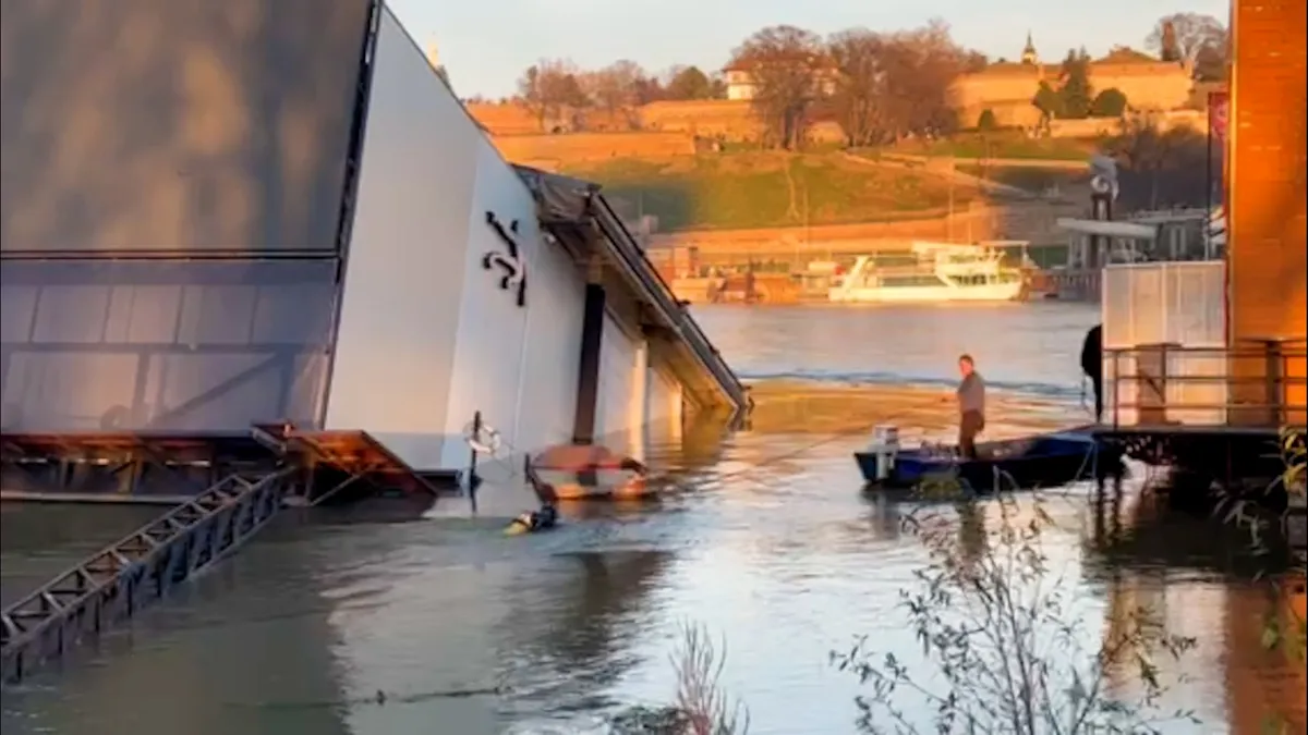Fristajler i dalje tone: Veći deo splava u vodi, ronilac pretražuje ...