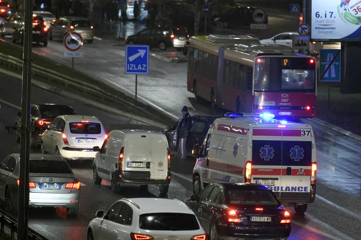 Dečak (14) izboden na Voždovcu - nova.rs