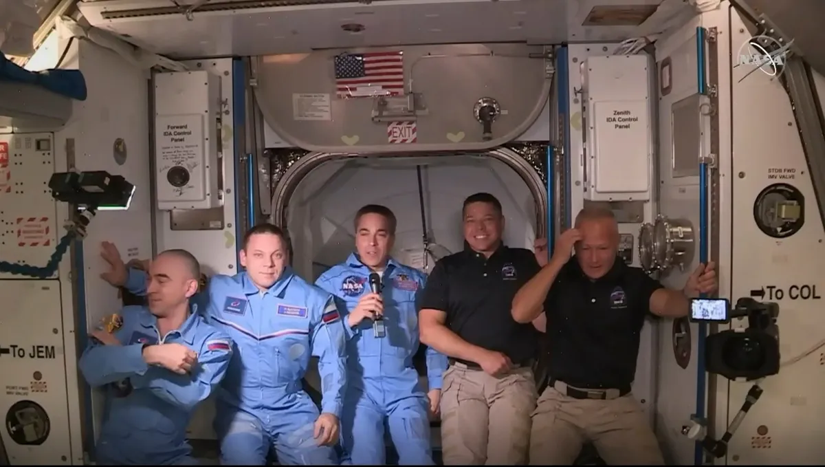 Astronauti spustili kapsulu SpaceX na Zemlju - nova.rs