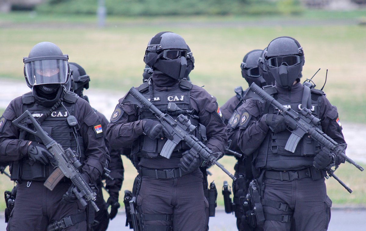 Jake snage Žandarmerije blokirale Putince: Policija na raskrsnicama ...