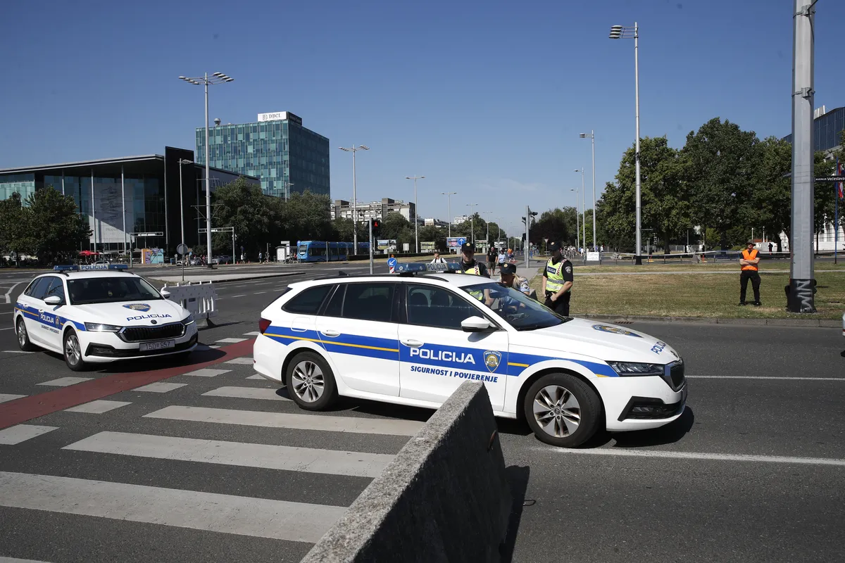 Putnik oteo taksi u Zagrebu: Pre toga pucao kroz prozor vozila - nova.rs