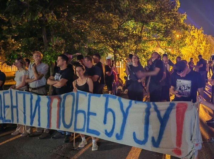 U Savinom Selu duže od devet sati traje protest podrške studentima, SNS ...