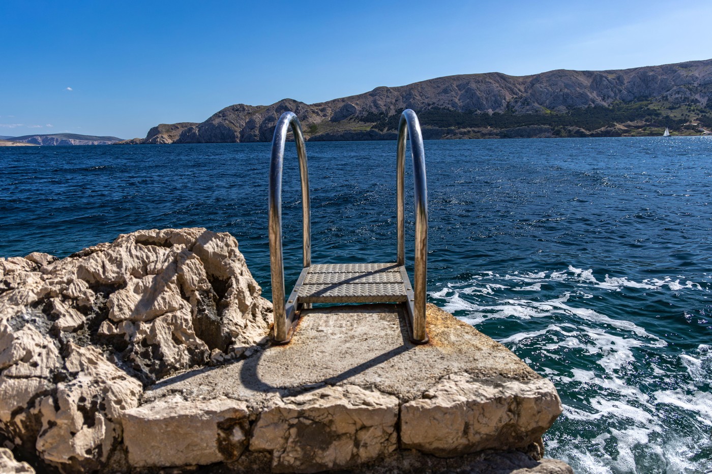 Evropske plaže se zatvaraju zbog opasne "bakterije koja jede meso ...