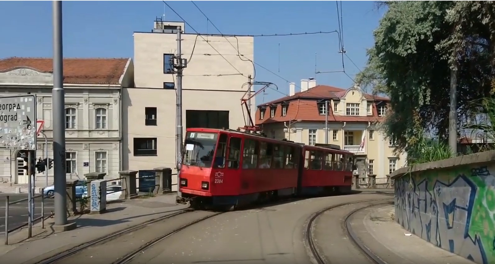 Udes na Novom Beogradu: Sudar tramvaja i automobila