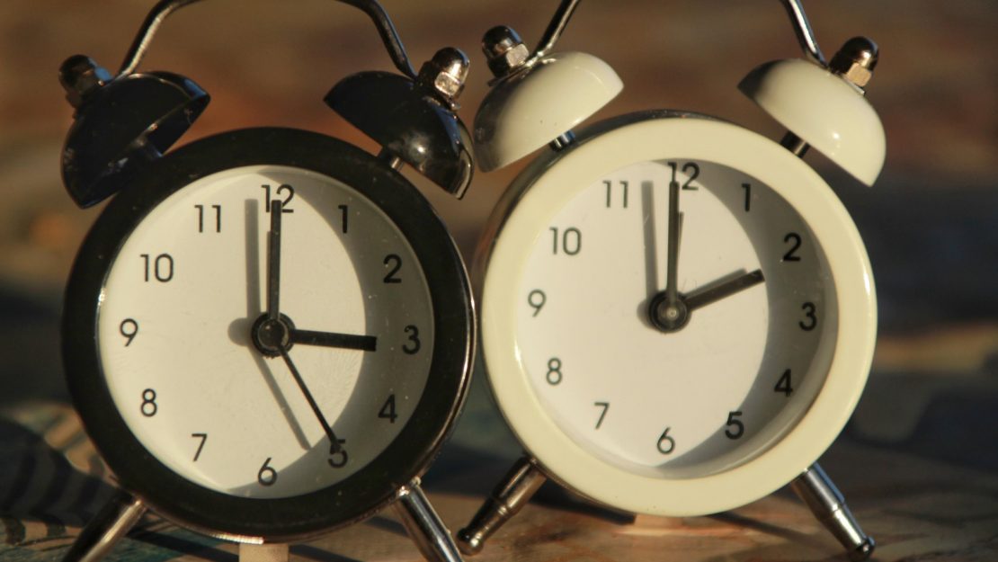 Uskoro prelazimo na zimsko računanje vremena: Evo kada kazaljke na satu pomeramo unazad