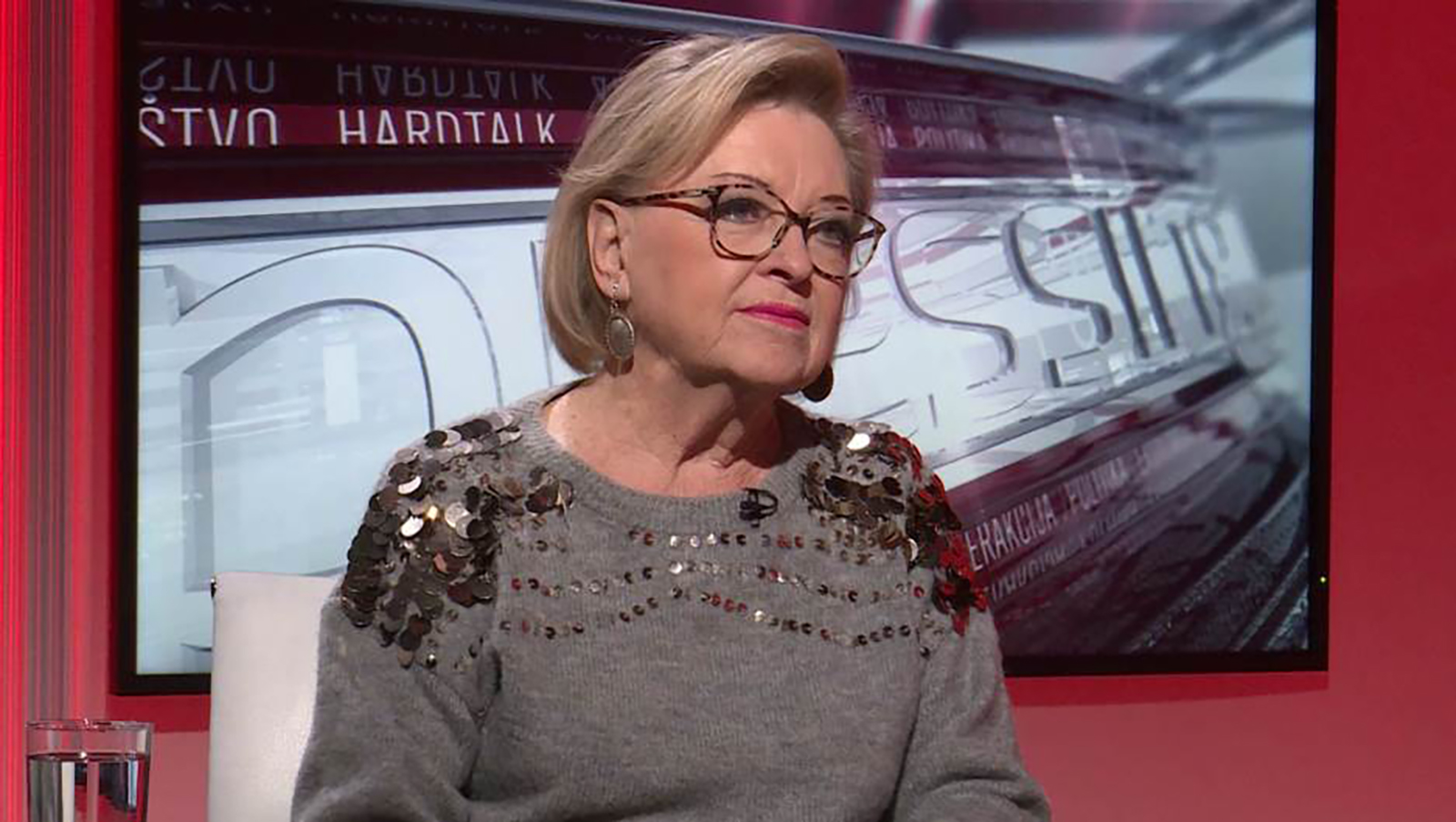 "Mesec dana nisam ustala iz kreveta": Legendarna pevačica otkrila kako se oseća nakon teške ...