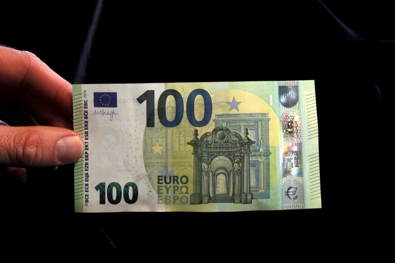 Počelo prijavljivanje mladih za 100 evra pomoći