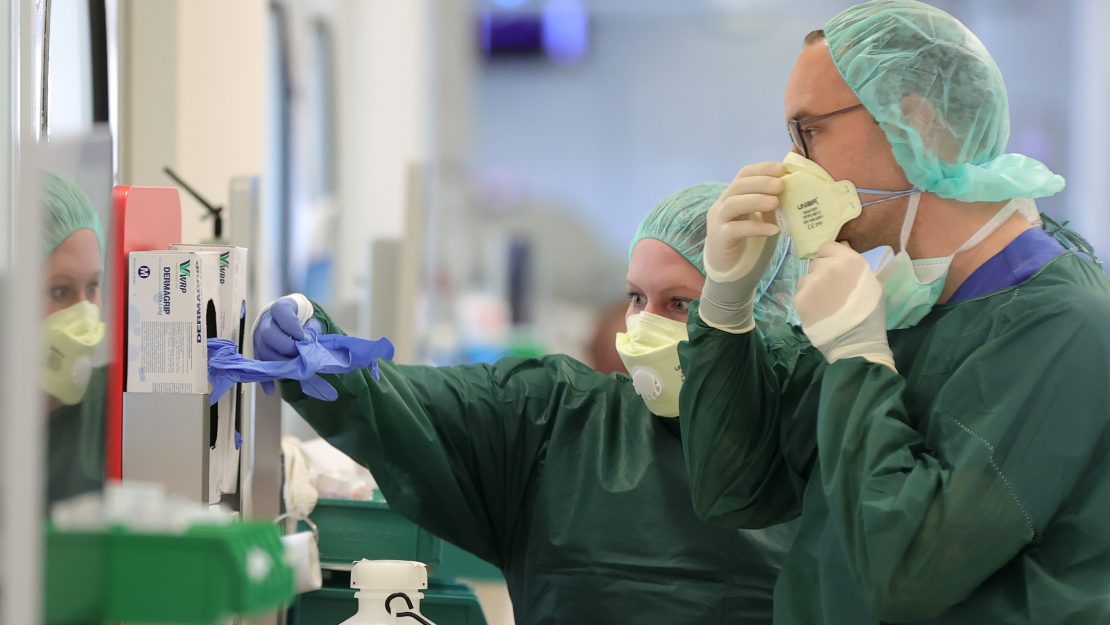 "Epidemija pod kontrolom, nije sigurno da usporava"