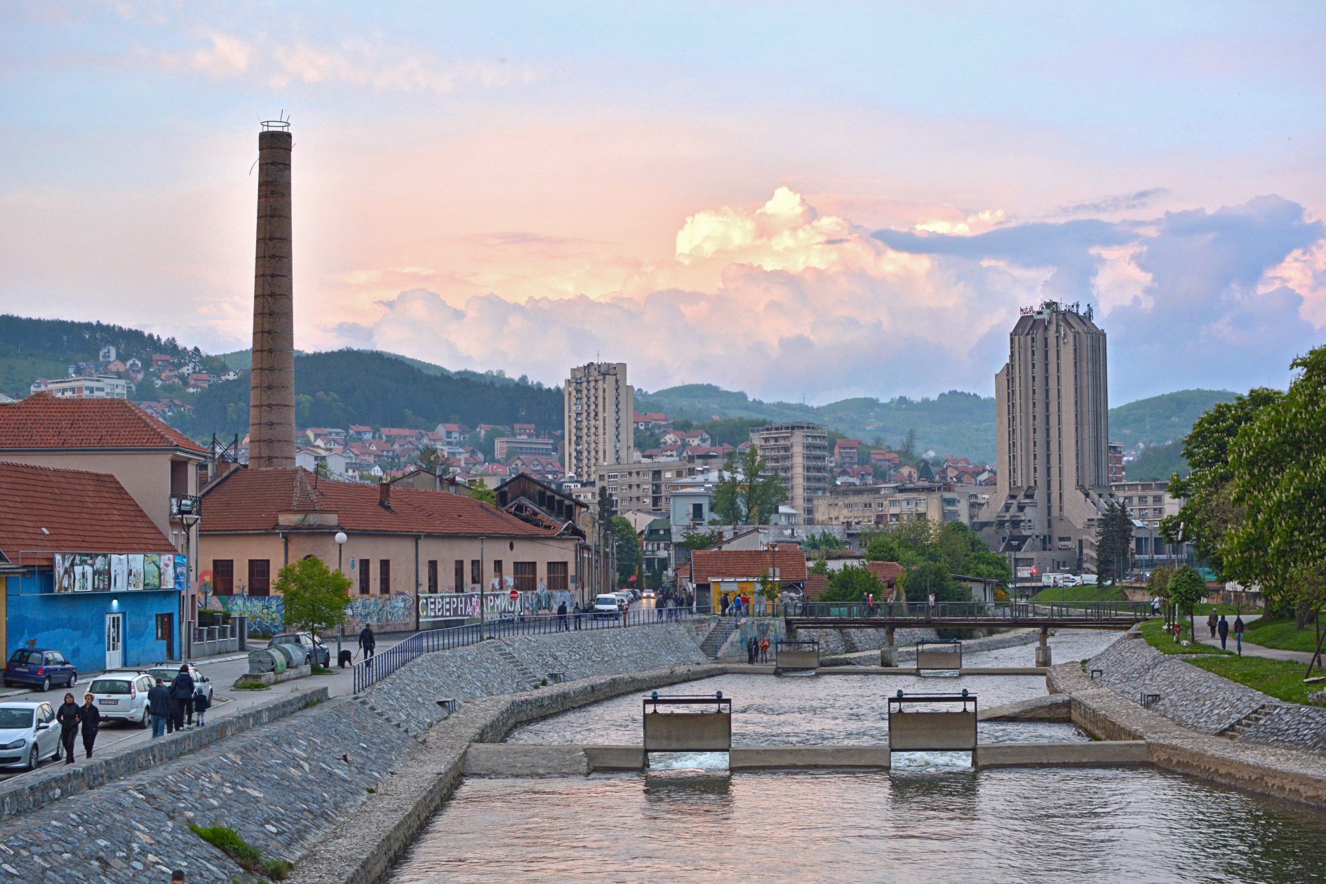 „Kupali se vanzemaljci“: Reka Đetinja u Užicu izgleda kao iz filma ...