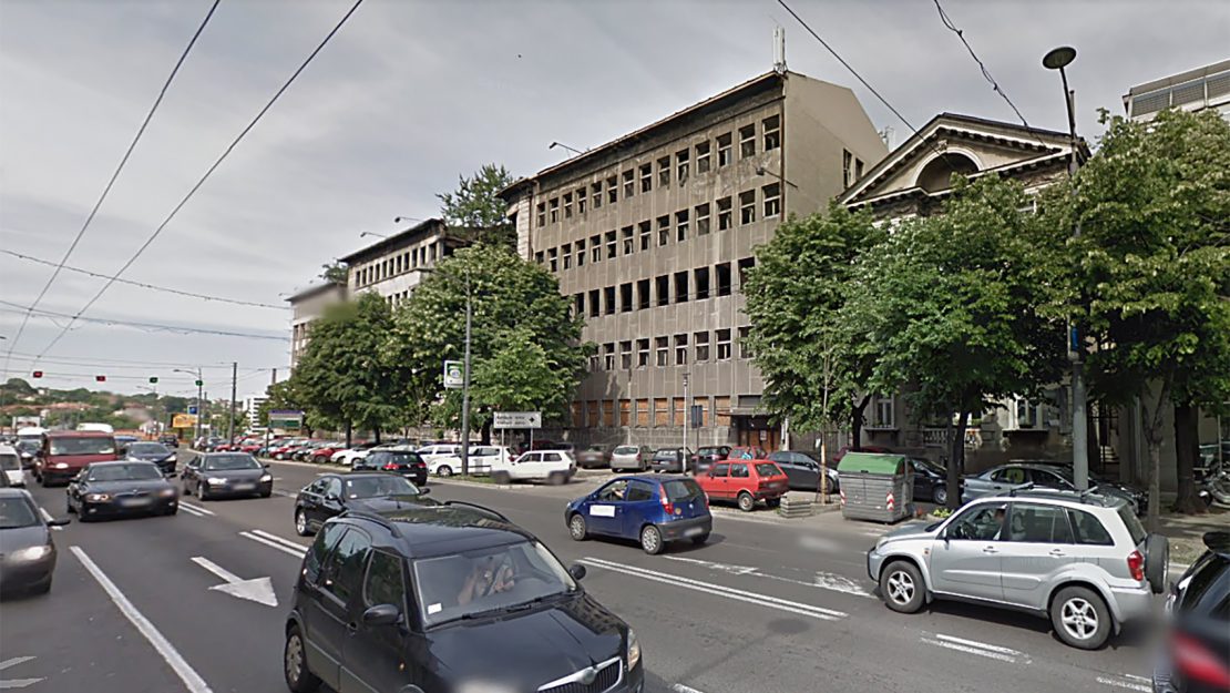 Vetar odneo krov sa zgrade MUP-a u Kneza Miloša FOTO