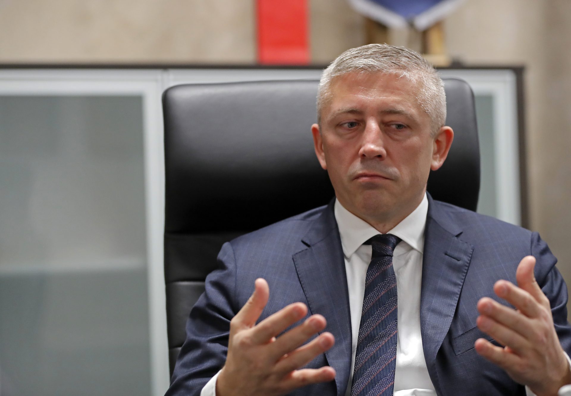 Misterija - gde je Kokeza: Dok mu češljaju biznis, on se sklonio u ...