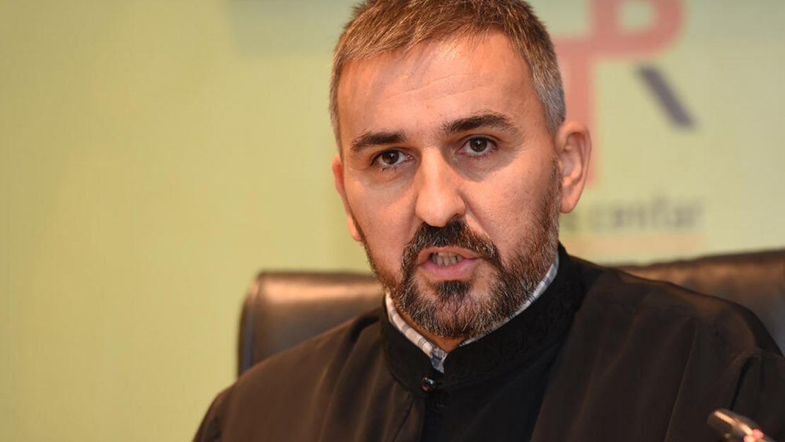 Sveštenik Pejović: Crnogorska policija širi paniku