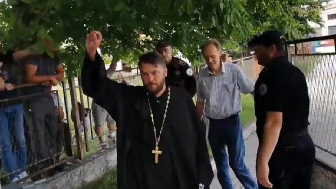 Sveštenik SPC Saša Janjić proteran iz Crne Gore