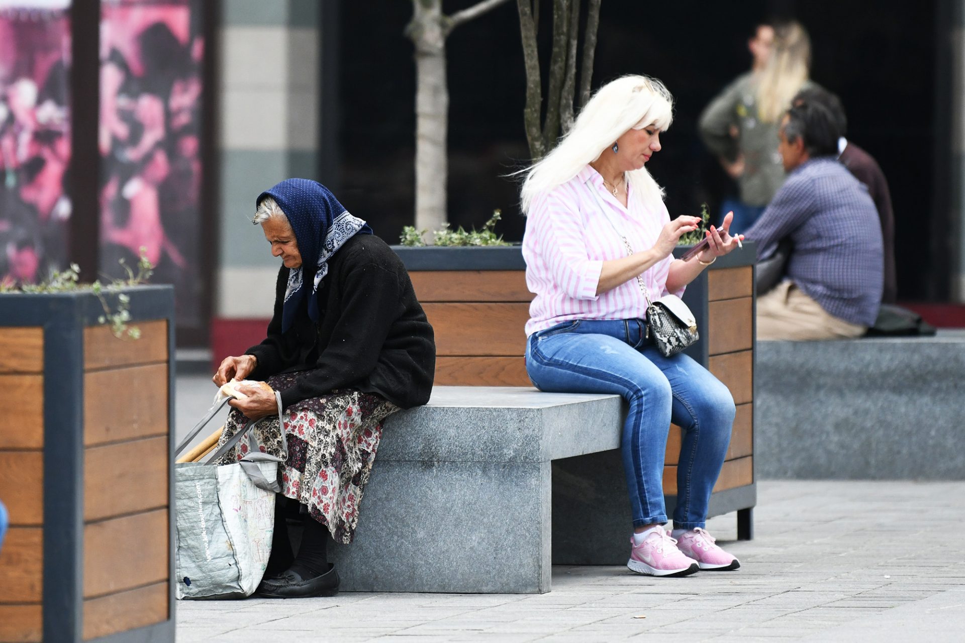 Srbija na suvom hlebu: Za dve trećine građana prosečna plata je nedostižna