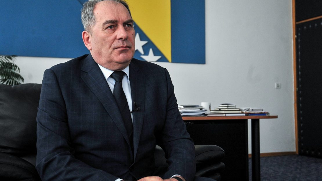 Pretučen bivši ministar BiH, maskirani napadači ga sačekali ispred ...