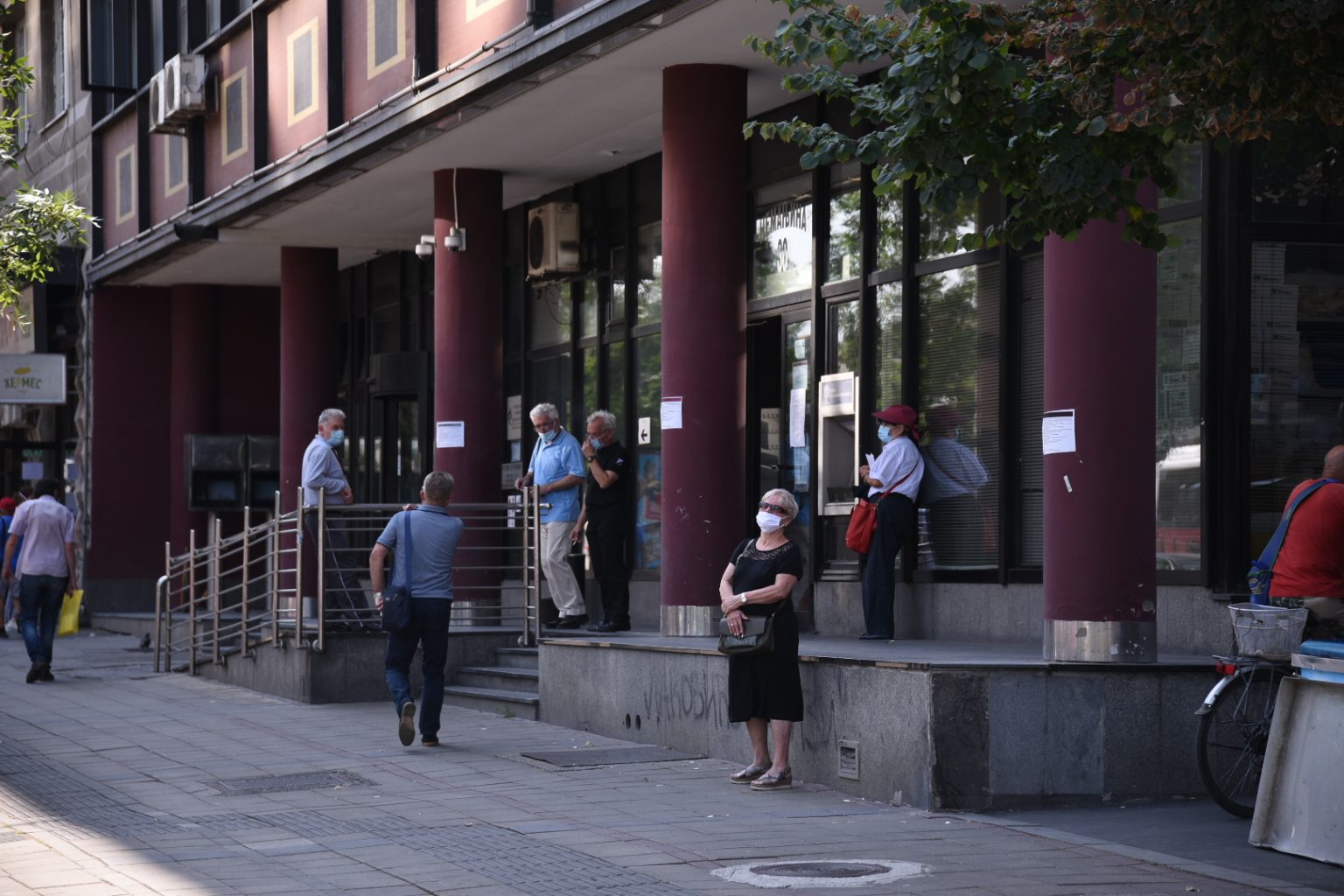 PIO fond je zatvoren, a ljuti građani prete kamenovanjem