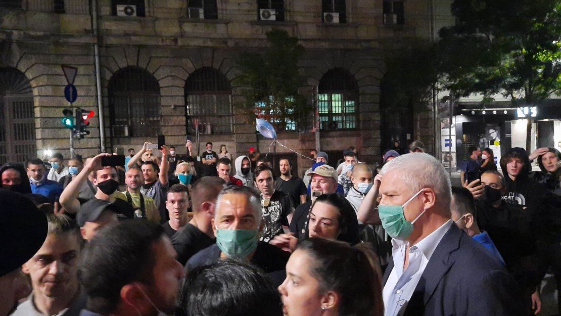 Demonstranti oterali Tadića: "Idi kući"