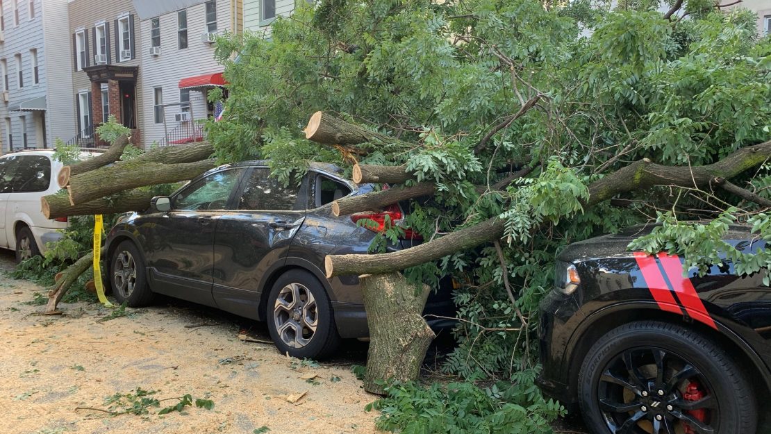 Uragan Isaja hara Amerikom: Šestoro mrtvih, poplave i mrak