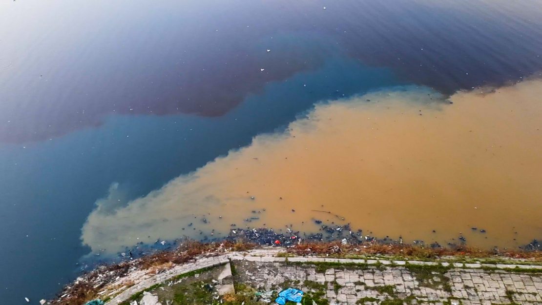 Ekološki problem Beograda - Sve boje Čukaričkog rukavca