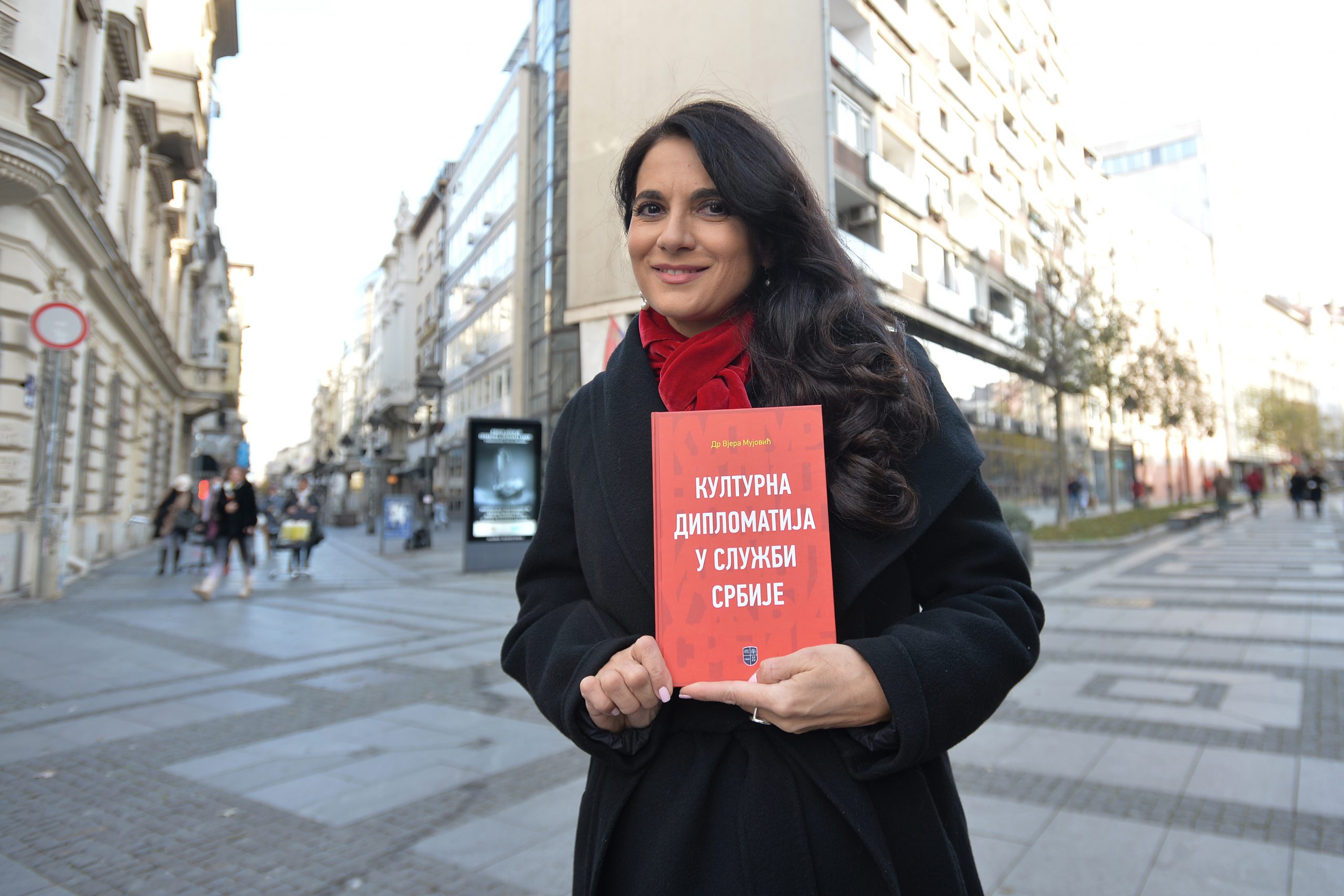 Vjera Mujović: Umetnici u ulozi diplomata