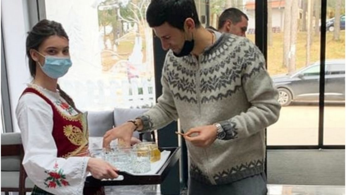 Novak kod Tea na Divčibarama, a dobio je i rakiju sa Dražom