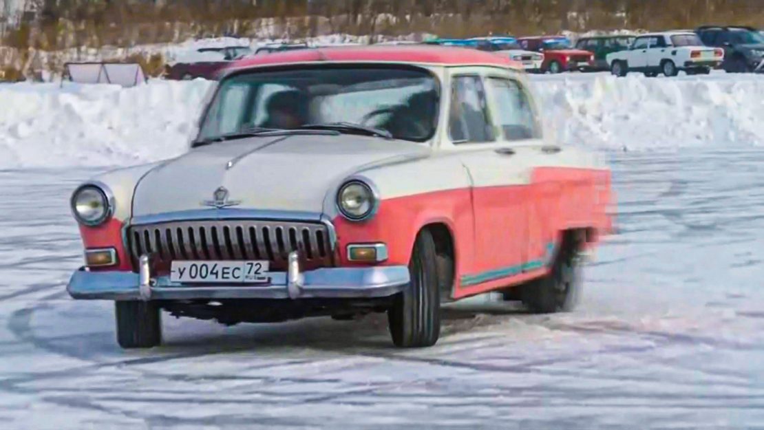 Trka automobila iz doba "hladnog rata" po ledu