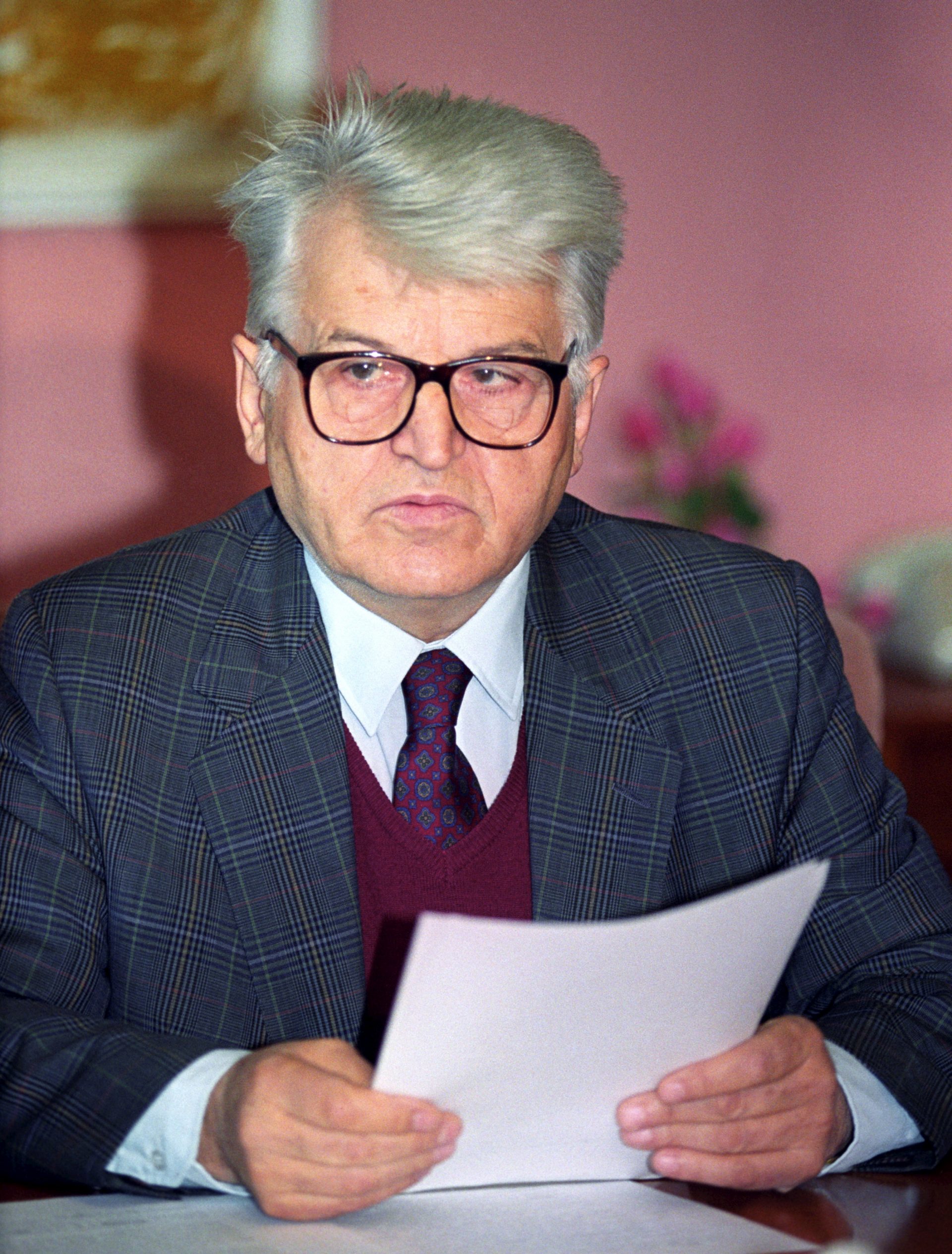 Našoj popularnoj glumici rođak je Dobrica Ćosić, otac istaknuti naučnik ...