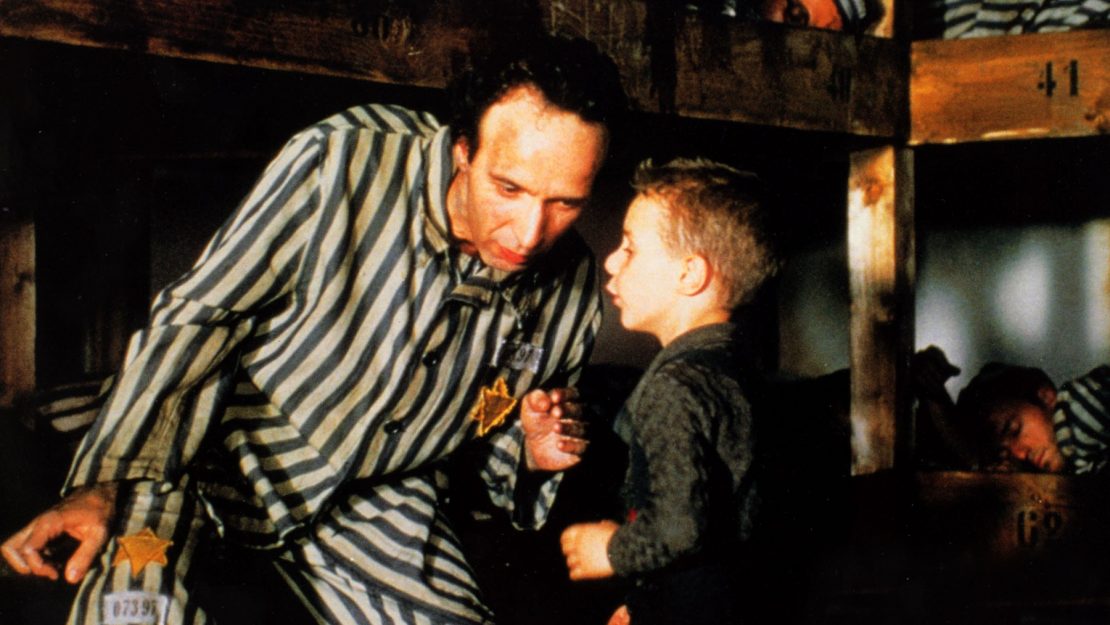 Evo kako danas izgleda dečak iz filma "Život je lep" FOTO