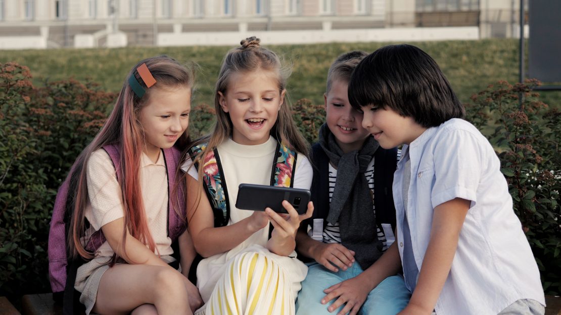 Deca i mobilni telefoni - kada je vreme da kažemo "dosta!"
