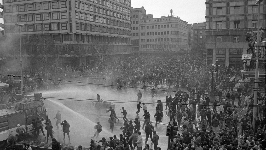 Dragana je 9. marta 1991. stala pred vodeni top i ušla u istoriju. A ...