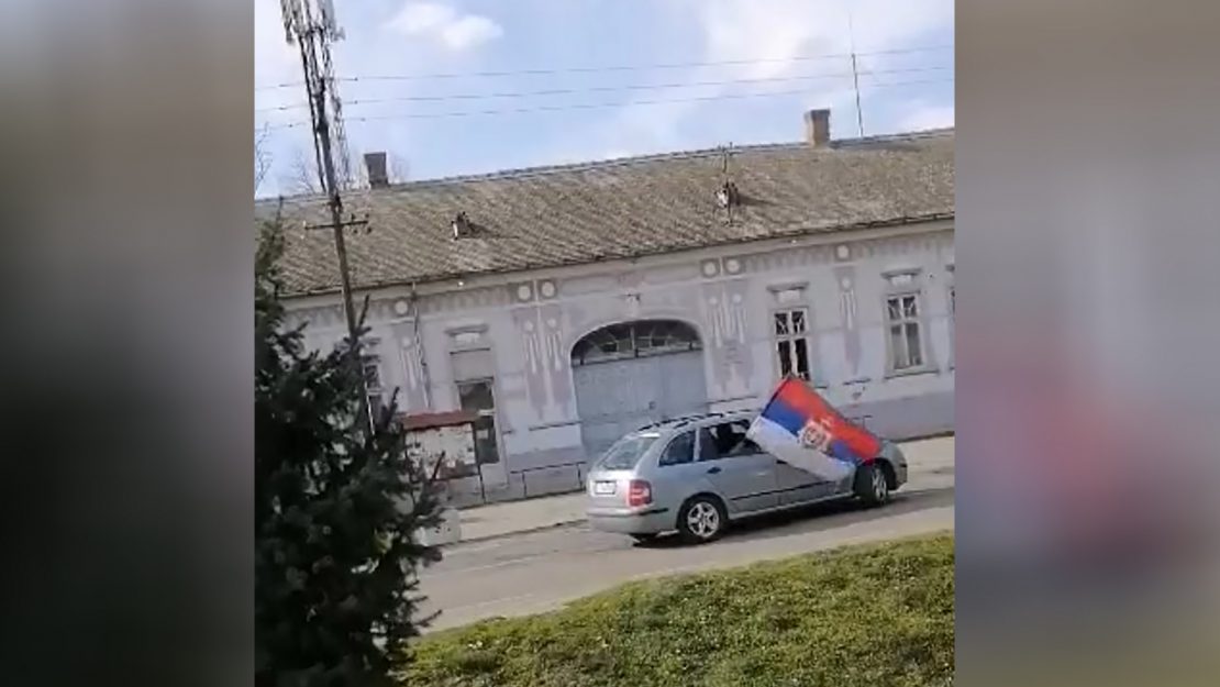 LSV: Paljenje vojvođanske zastave je napad na Srbiju