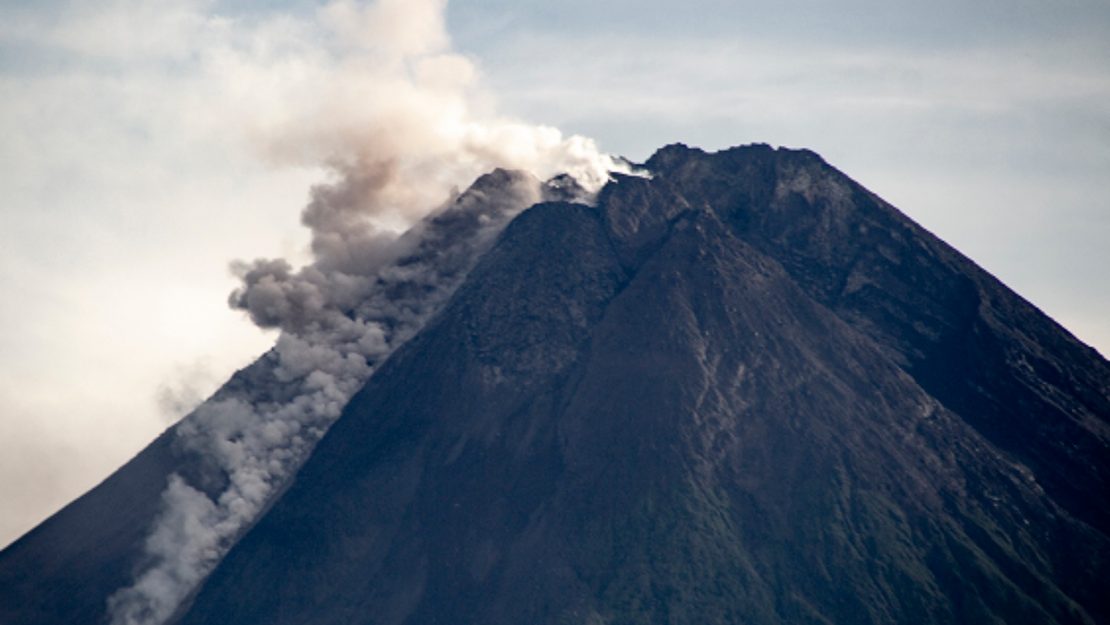 Dim i potok lave: Eruptirao vulkan Merapi u Indoneziji