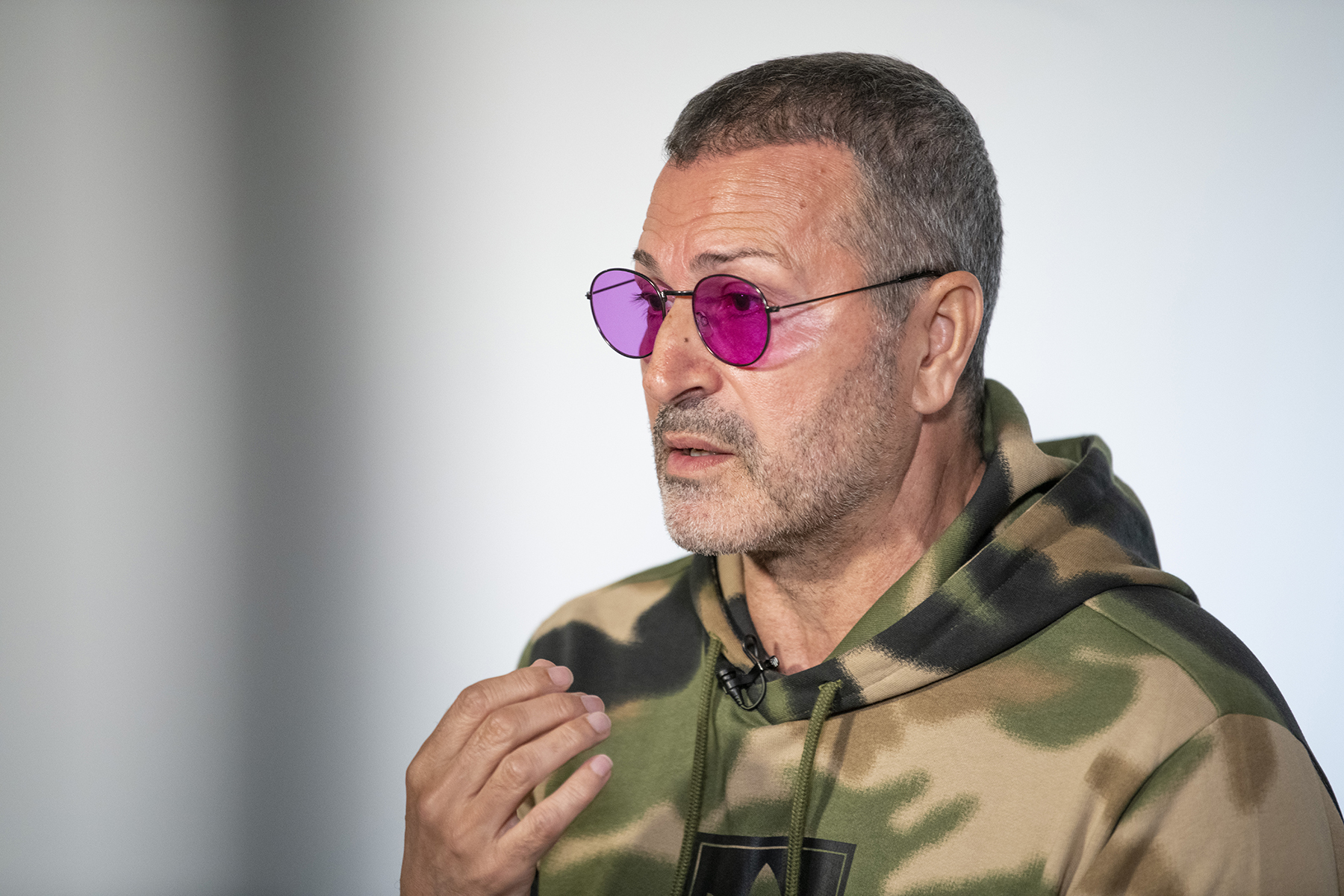 Đole Đogani se skinuo u kupaći: Evo kako pevač izgleda u 63. godini FOTO