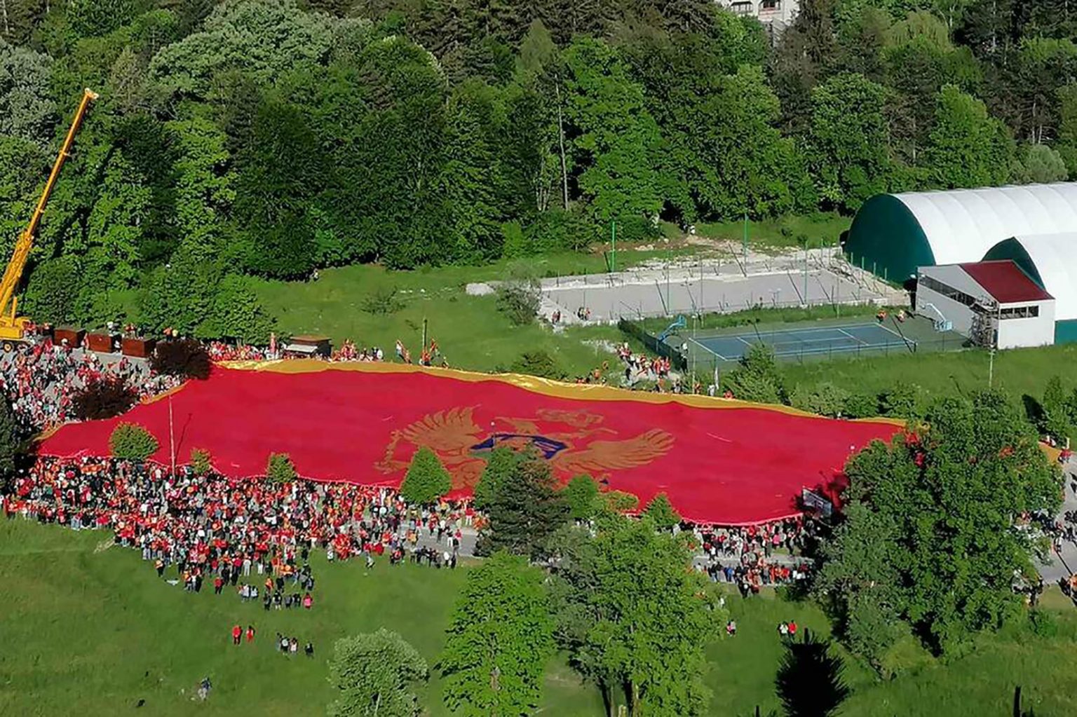 FOTO Razvijena najveća crnogorska zastava na Cetinju