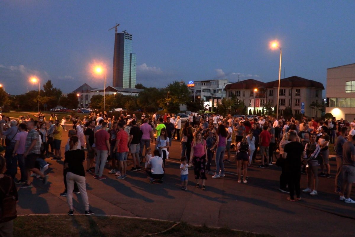 Stanari bloka 37 na Novom Beogradu ponovo na ulici