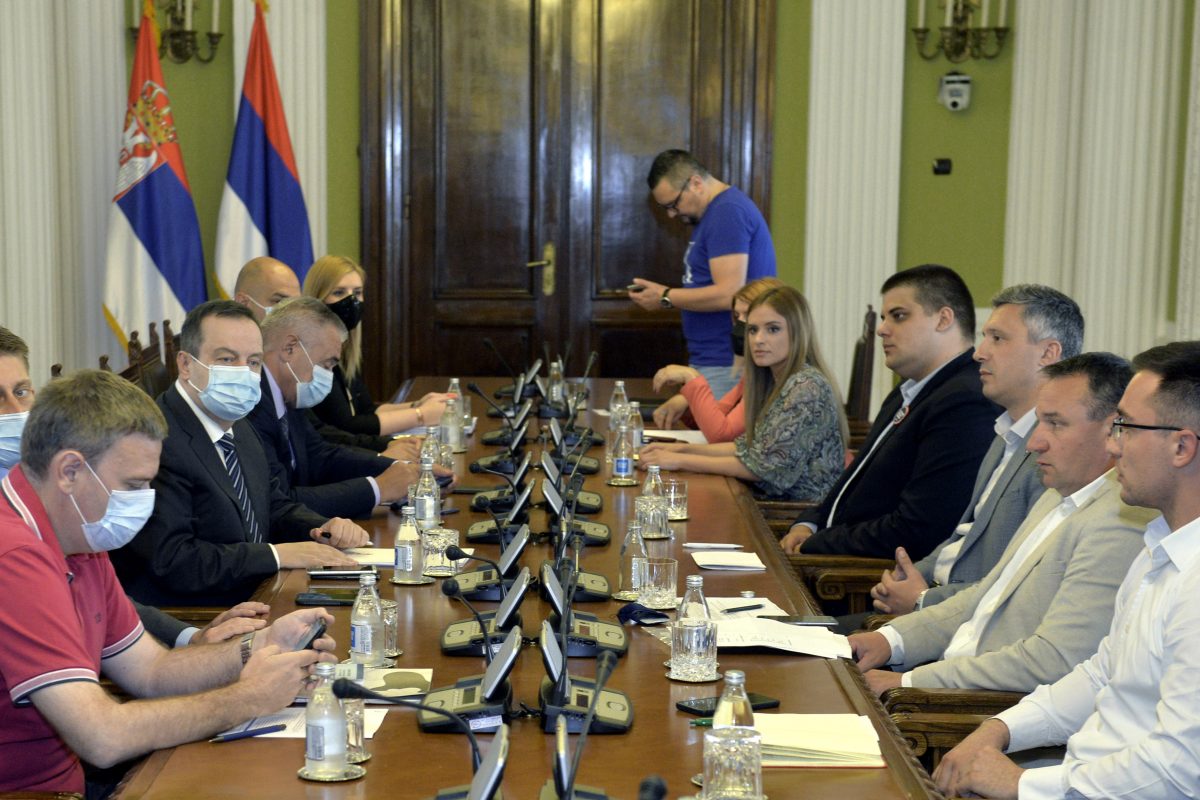 Urednici RTS i RTV pozvani na dijalog vlasti i opozicije