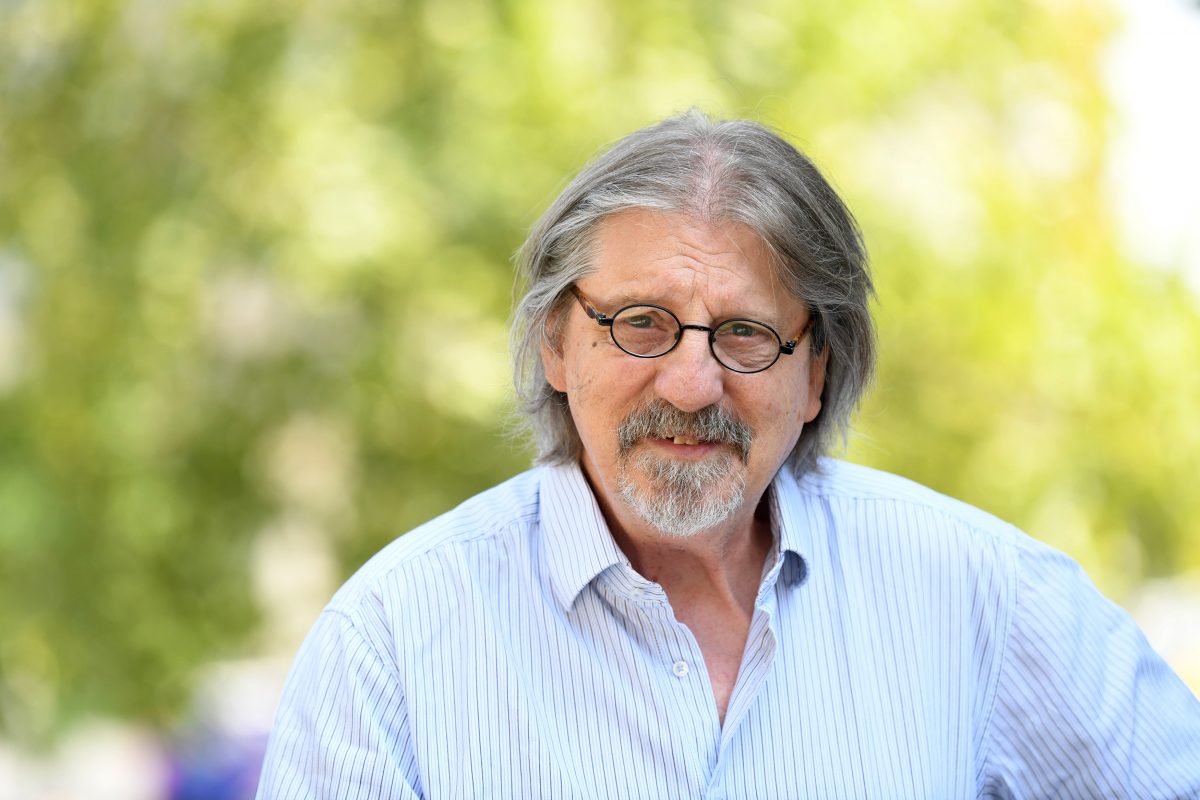 Milan Caci Mihailović u književnom salonu Kirka