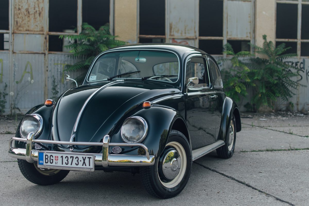 Britansko zelena Buba iz 1966. sija kao prvog dana